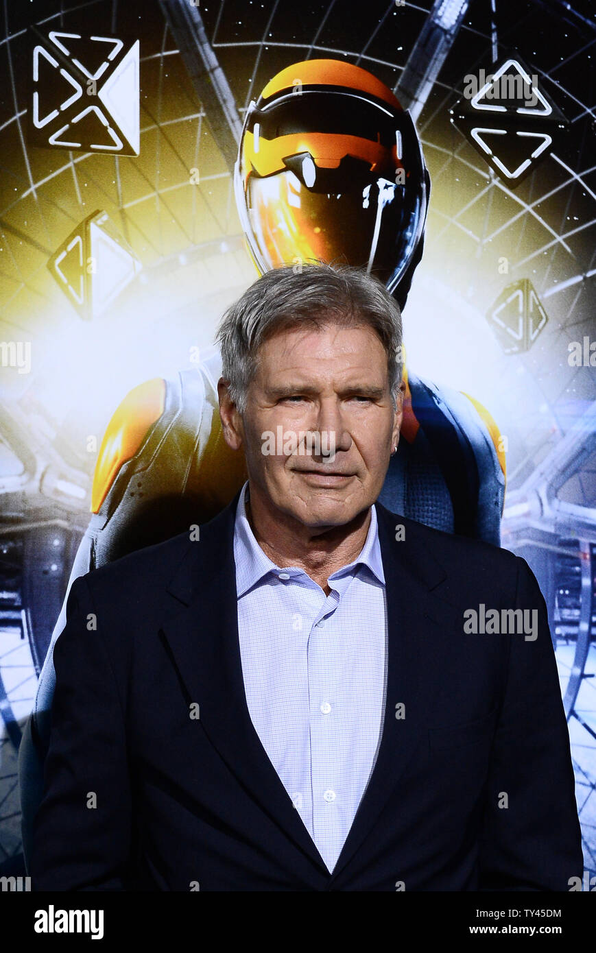 Cast member Harrison Ford attends the premiere of the sci-fi motion ...