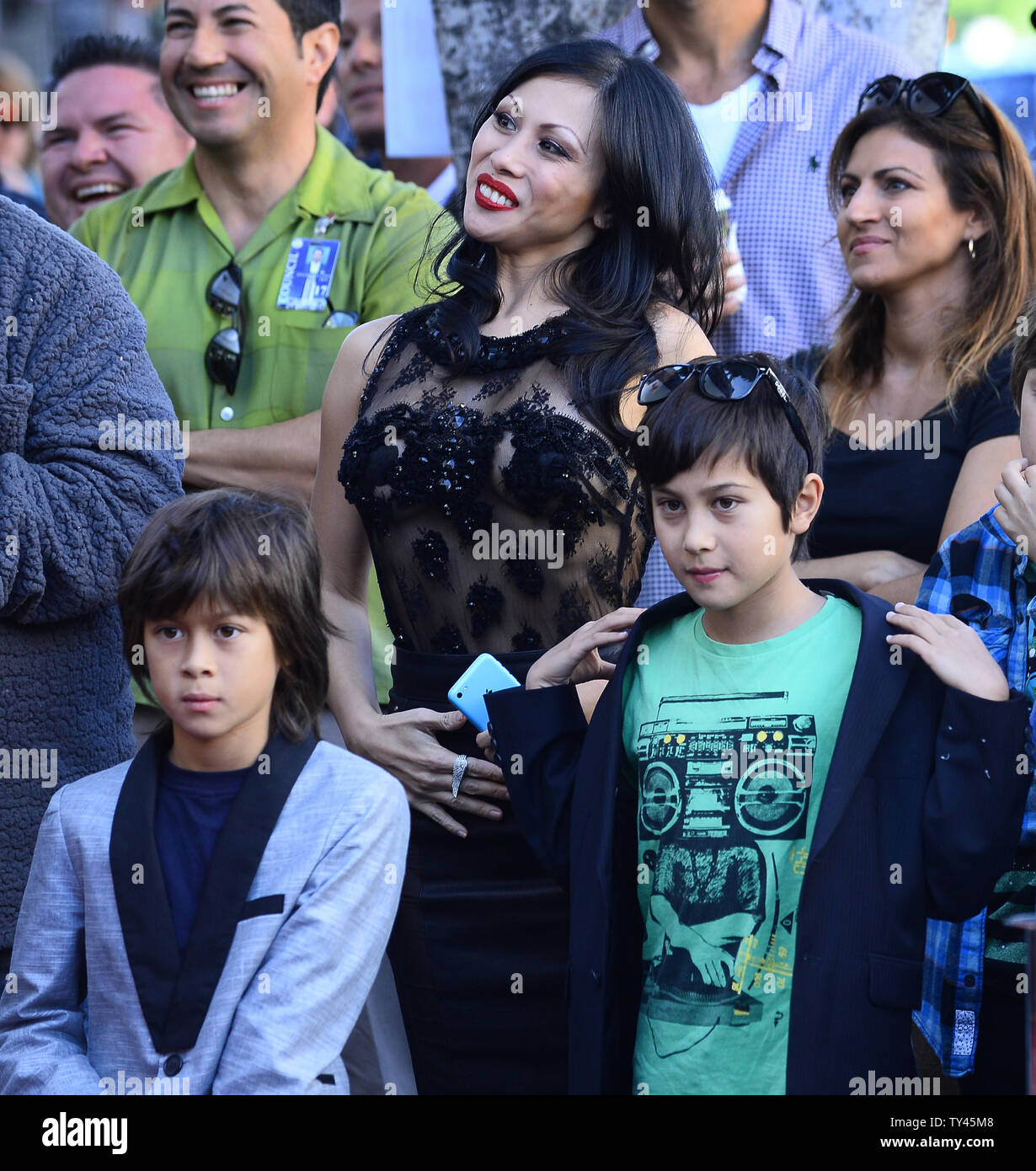 Etty Farrell, the wife of Perry Farrell, lead singer in the rock band ...