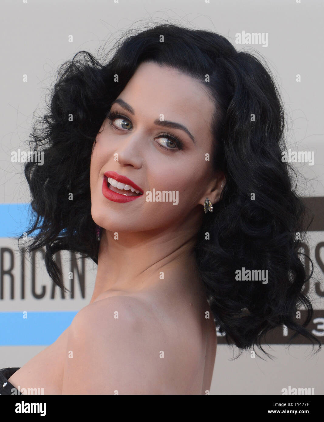 Katy perry 2013 american music awards hi-res stock photography and ...