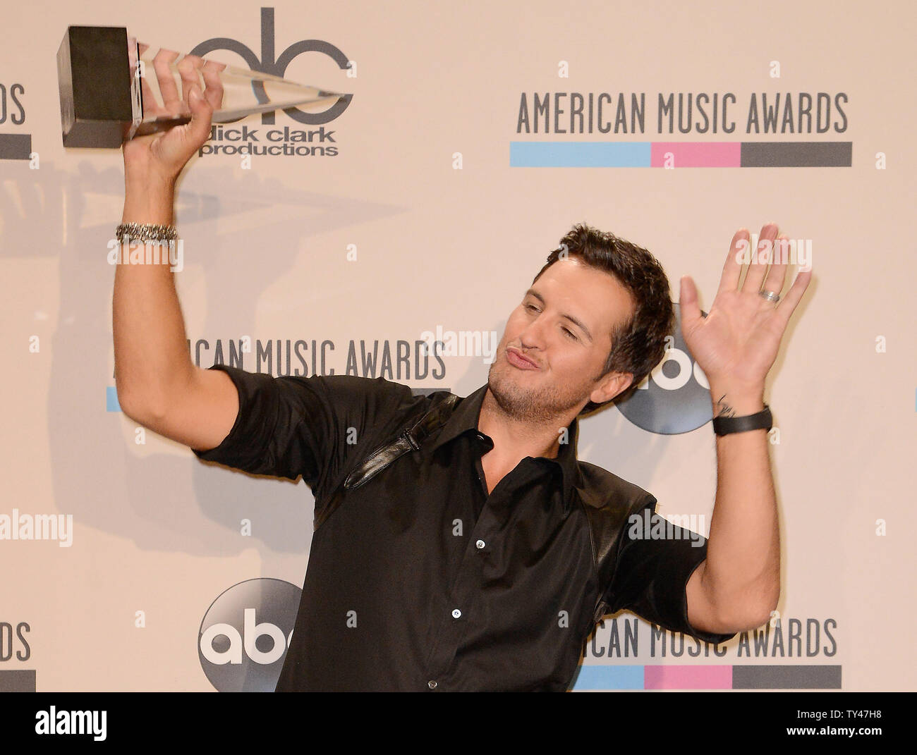 Recording artist Luke Bryan holds the award he won for Favorite Male ...