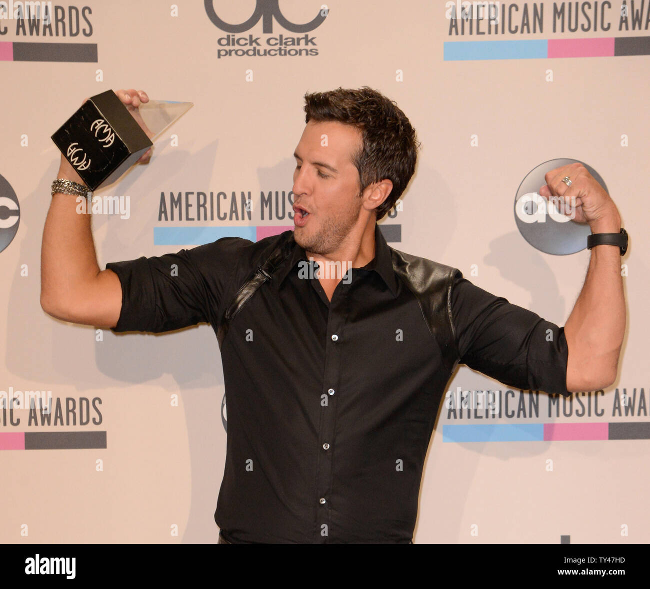 Recording artist Luke Bryan holds the award he won for Favorite Male ...