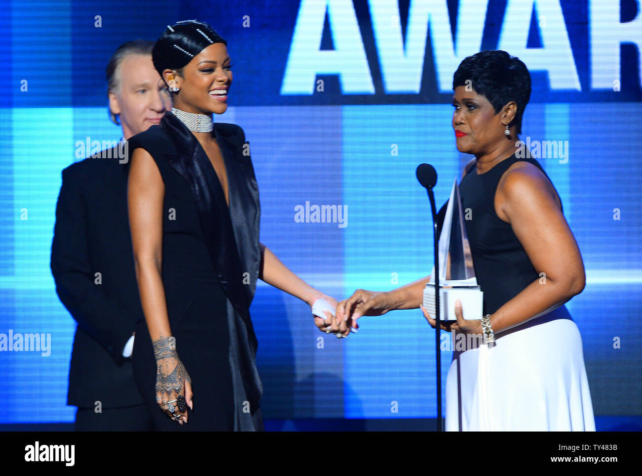 Rihanna (C) accepts first AMA Icon award from Bill Maher and mother ...
