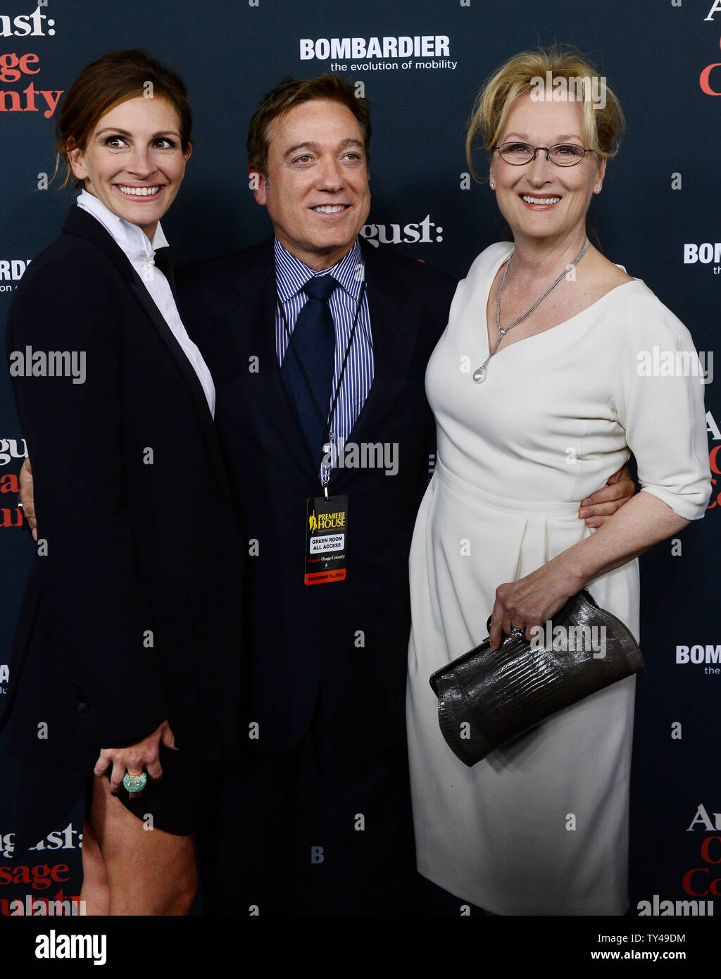 Cast members Julia Roberts (L) and Meryl Streep pose with CAA Managing ...