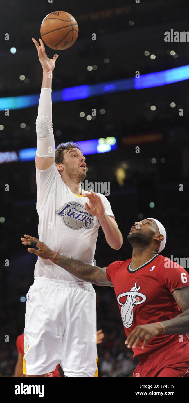 Miami heat lebron james over hi-res stock photography and images - Alamy