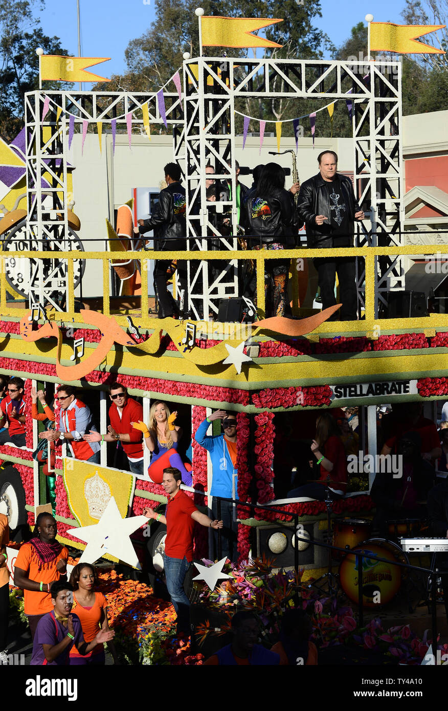 KC and the Sunshine Band perform on the Stella Rosa Wines' float ...