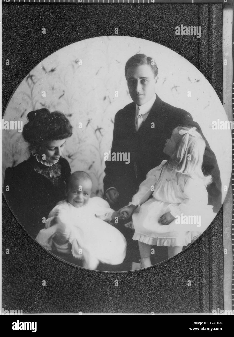 Franklin D. Roosevelt and Eleanor Roosevelt with Anna and baby James ...