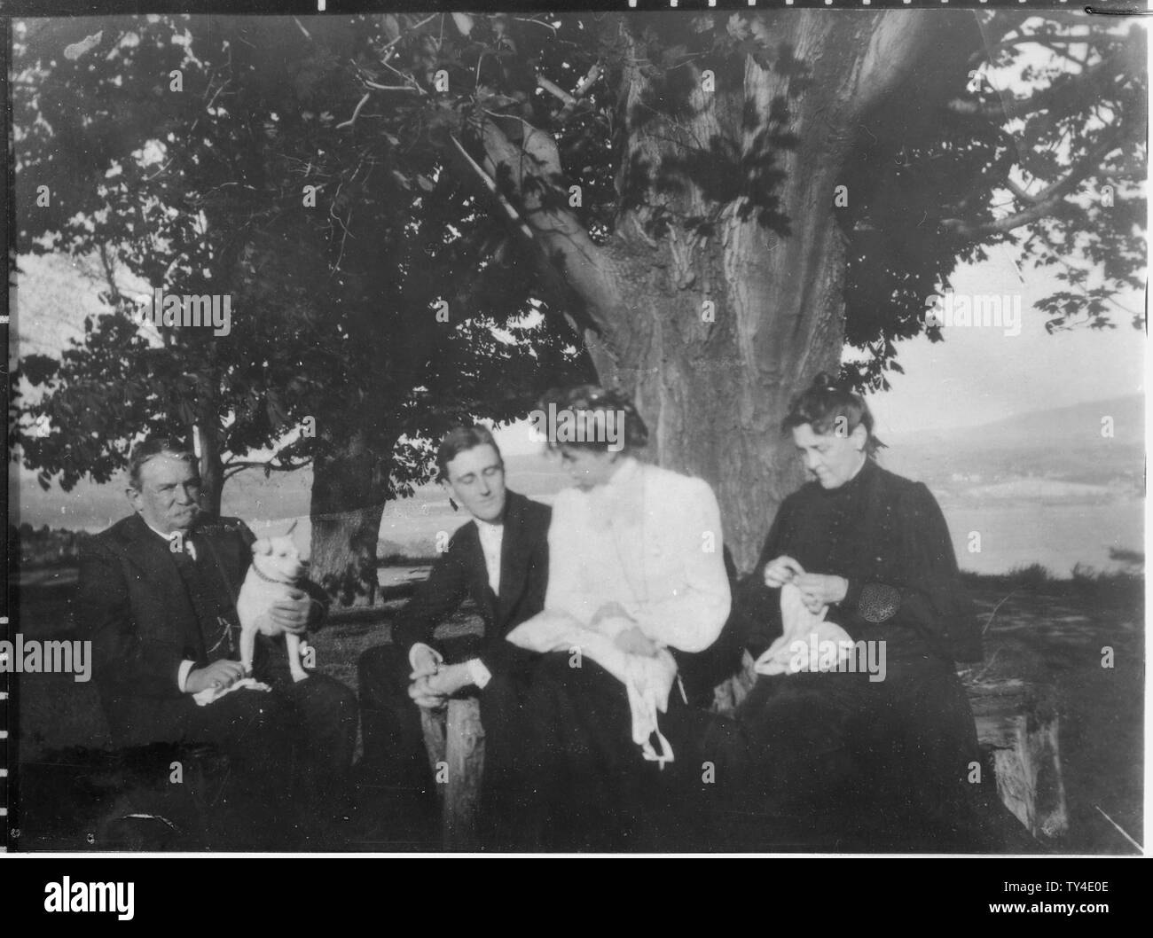 Franklin D. Roosevelt and Eleanor Roosevelt with Sara Delano Roosevelt ...