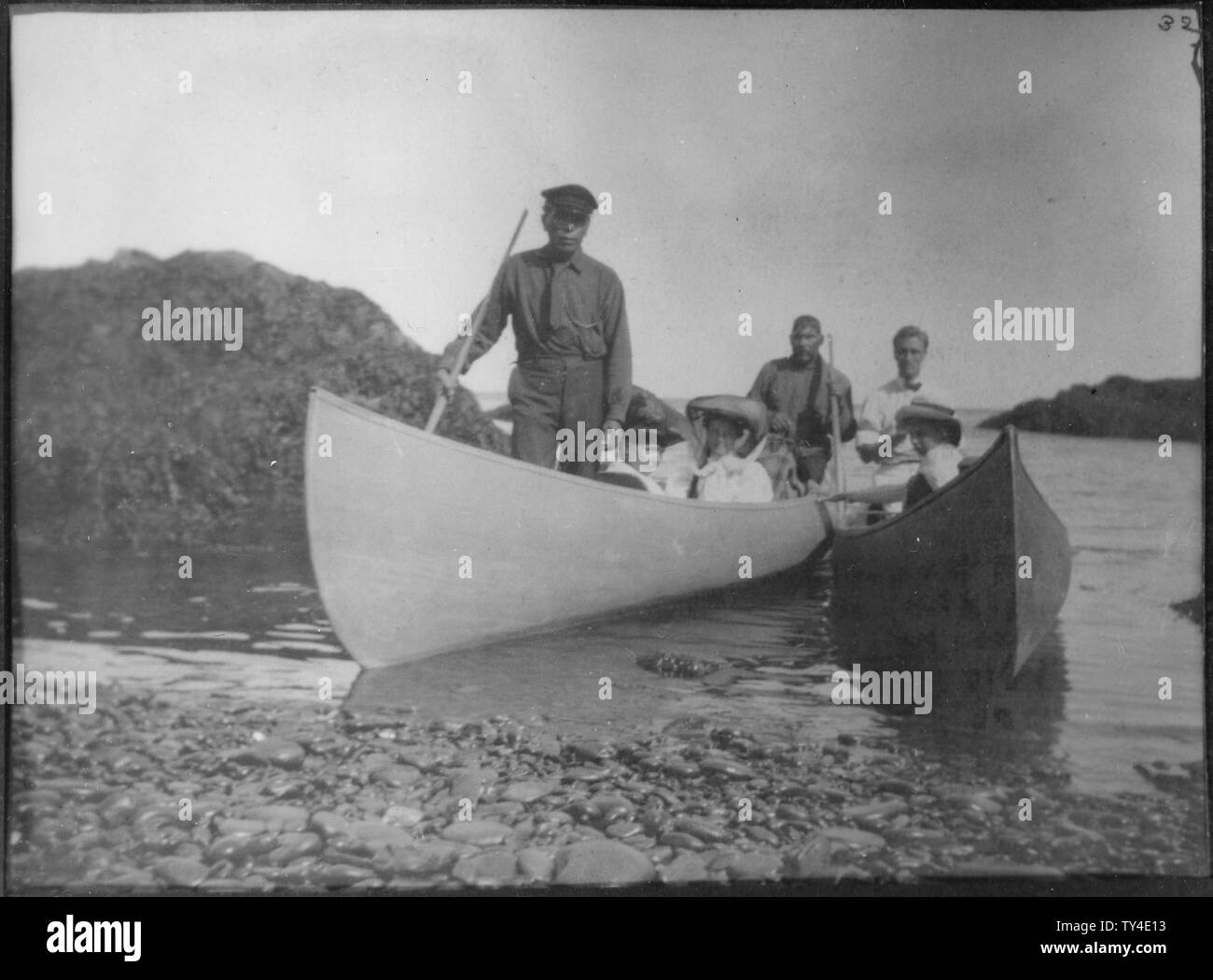 Franklin d roosevelt and eleanor roosevelt with two indians hi-res ...