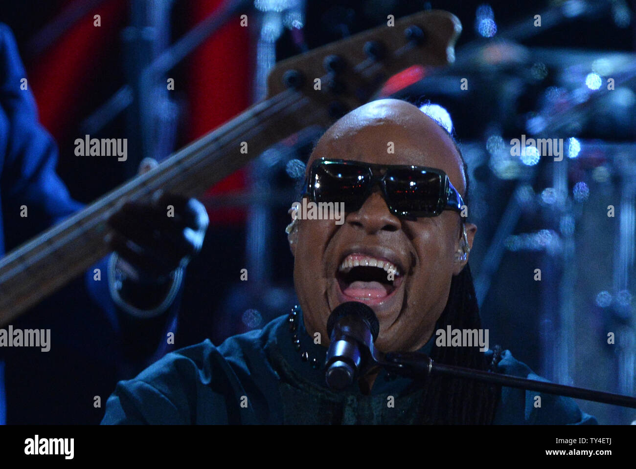 Singer/composer Stevie Wonder performs during the 45th NAACP Image ...