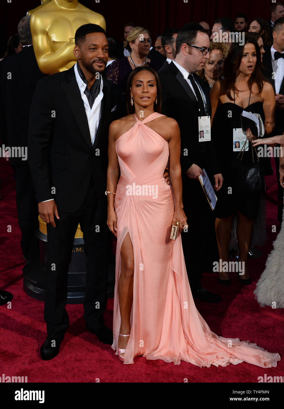 Actors Will Smith (L) and Jada Pinkett Smith arrive on the red carpet ...