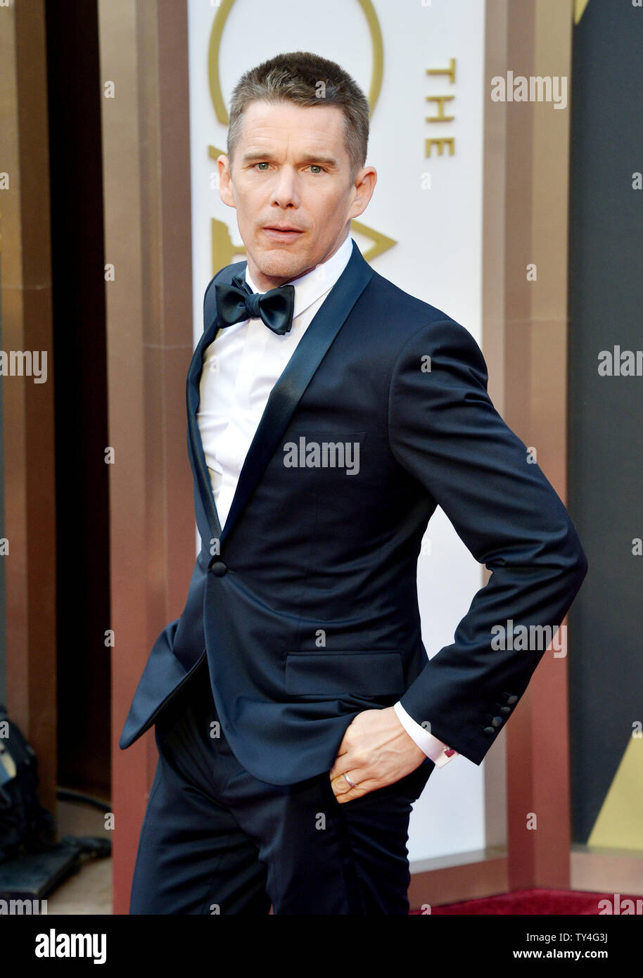 Ethan Hawke arrives on the red carpet at the 86th Academy Awards at ...