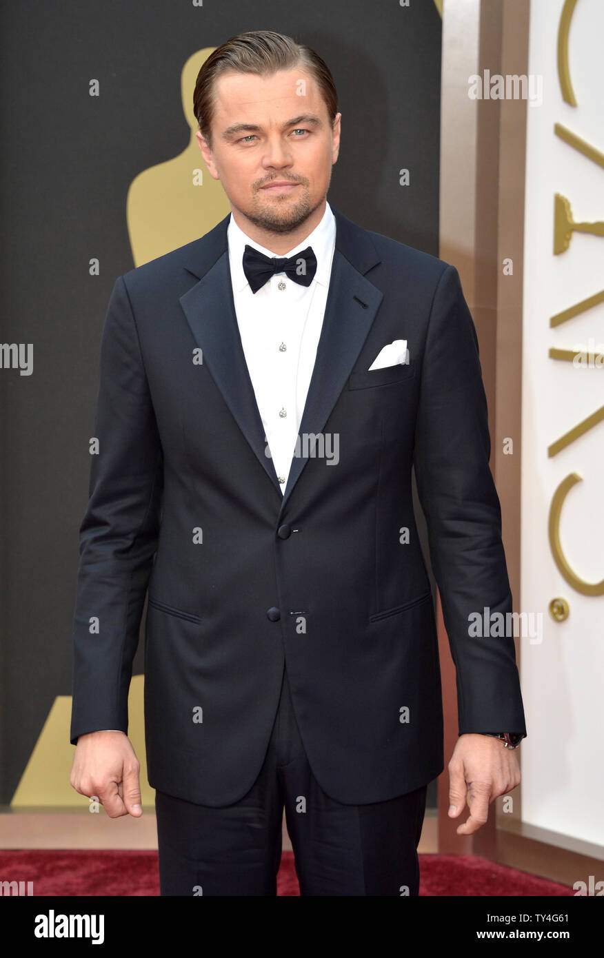 Leonardo DiCaprio arrives on the red carpet at the 86th Academy Awards ...