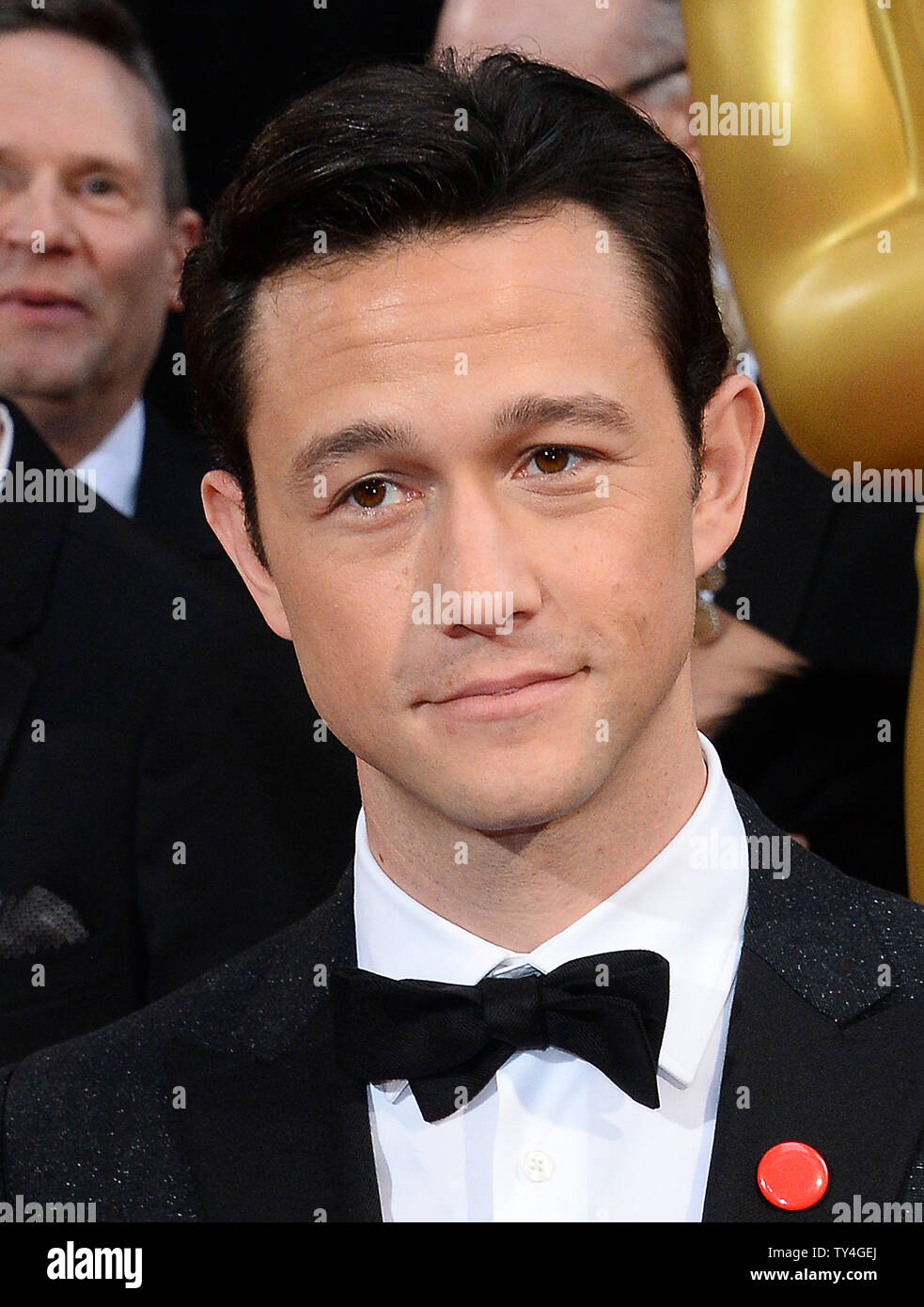 Actor Joseph Gordon-Levitt arrives on the red carpet at the 86th ...