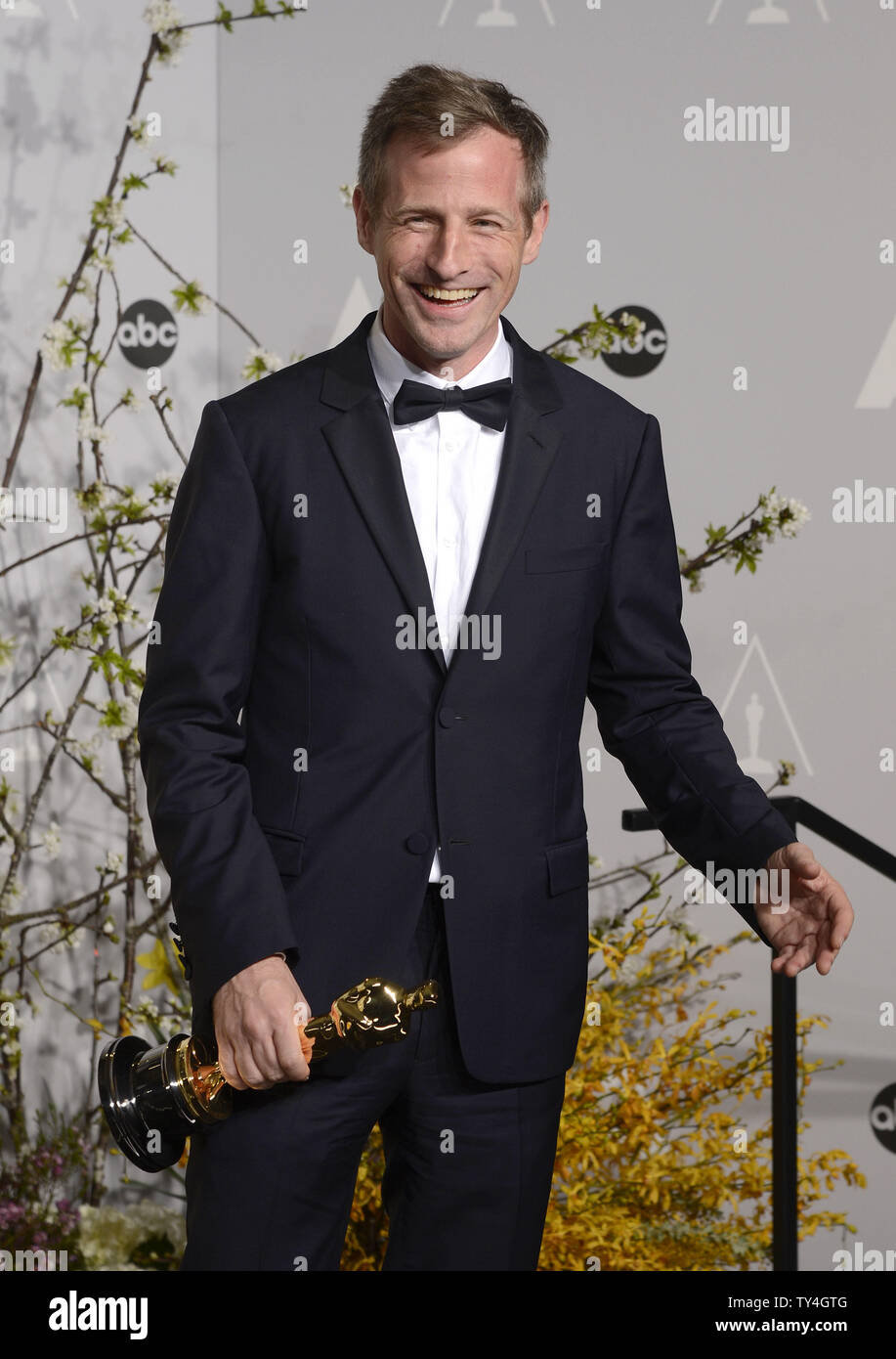 Spike Jones holds his Oscar after winning best original screenplay for ...