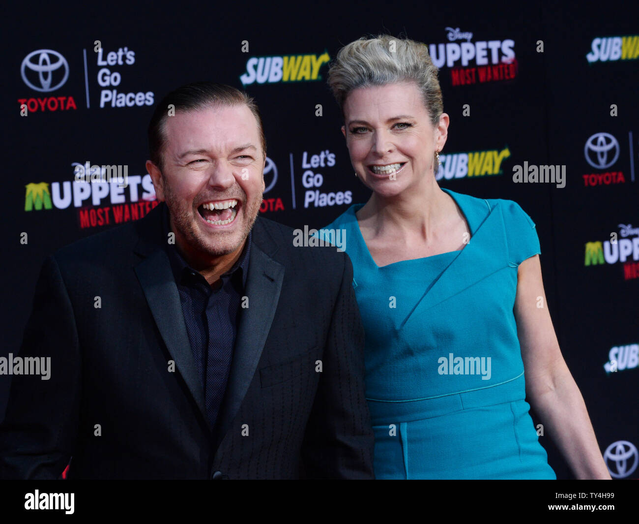 Ricky gervais partner jane fallon hi-res stock photography and images ...