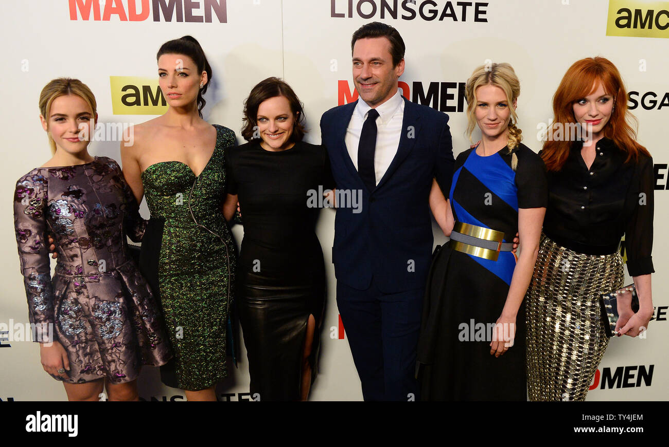 Kiernan shipka and jon hamm hi-res stock photography and images - Alamy