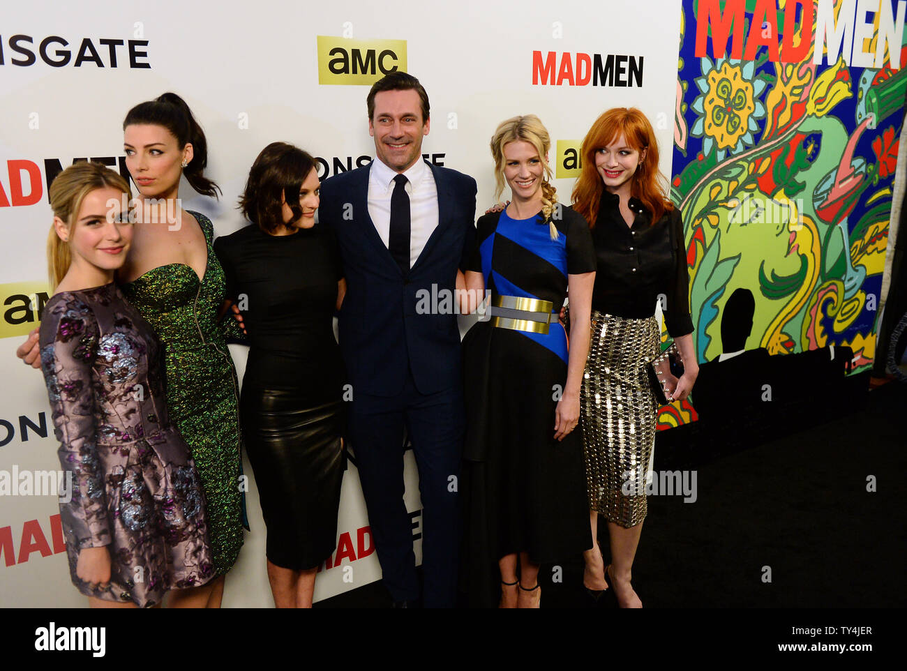 Kiernan shipka and jon hamm hi-res stock photography and images - Alamy