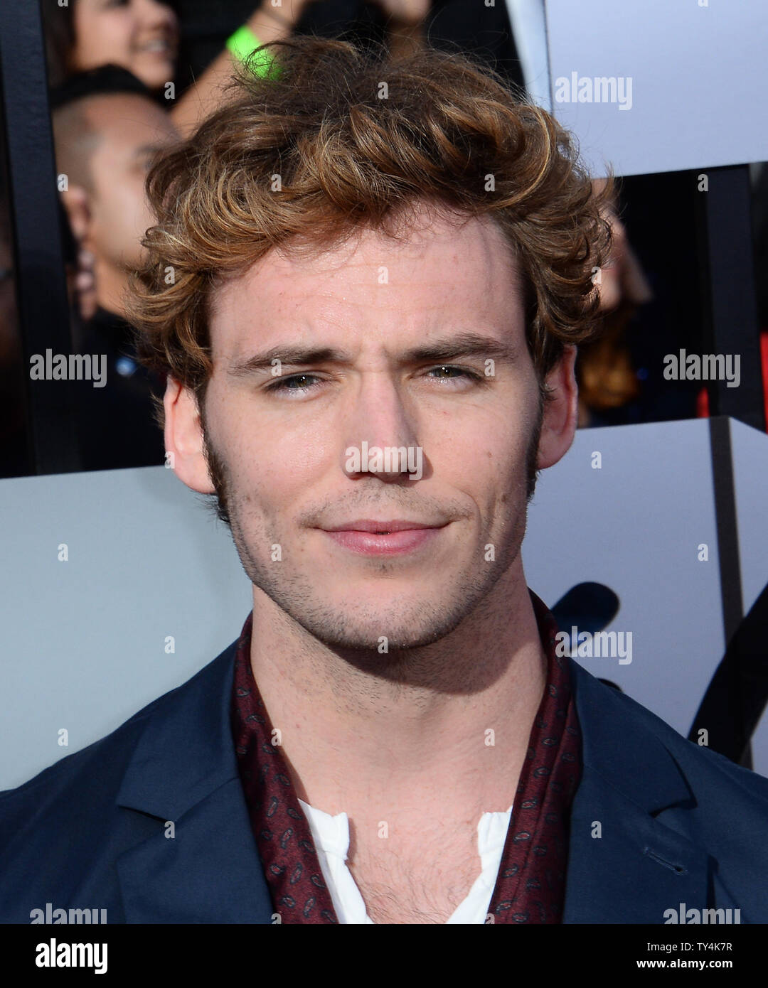 Actors Sam Claflin (L) and Laura Haddock arrive for The MTV Movie ...