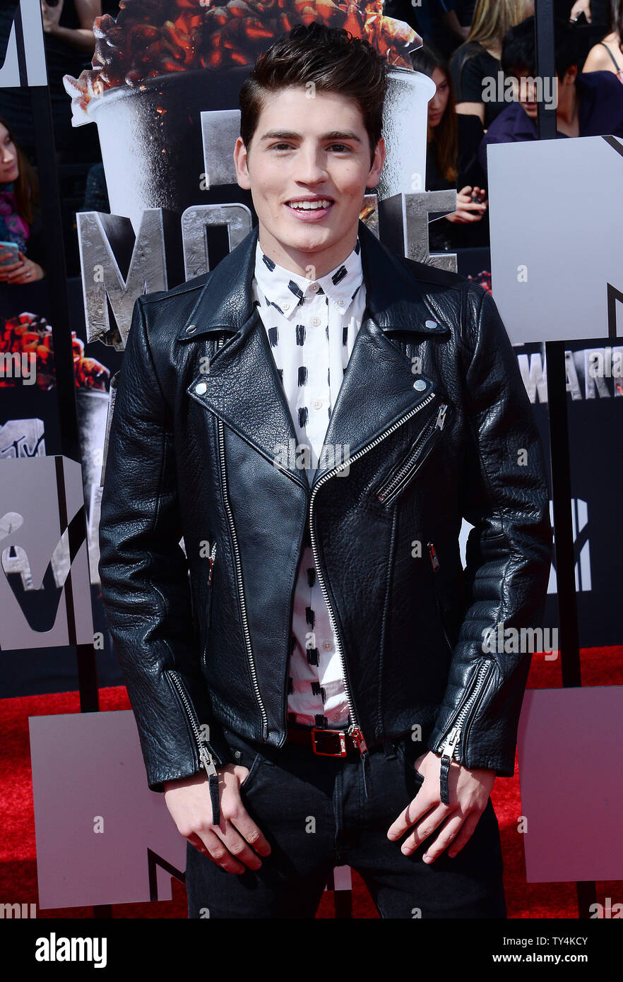 Actor Gregg Sulkin arrives for the MTV Movie Awards at Nokia Theatre L ...