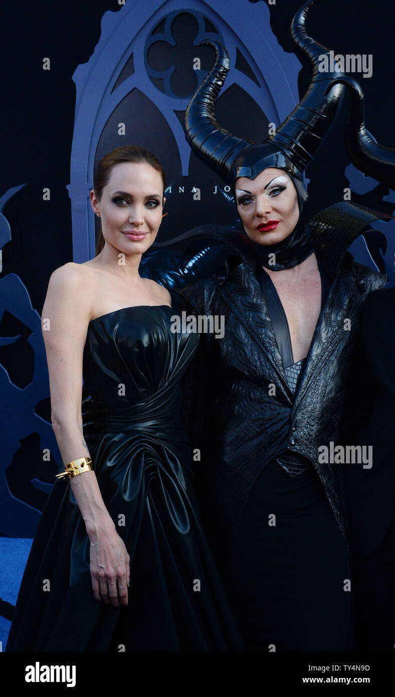 Cast member Angelina Jolie (L) attends the premiere of the motion ...
