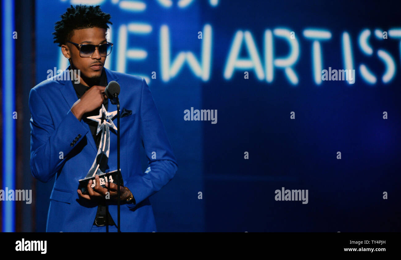 August Alsina accepts his Best New Artist award during the 14th annual ...