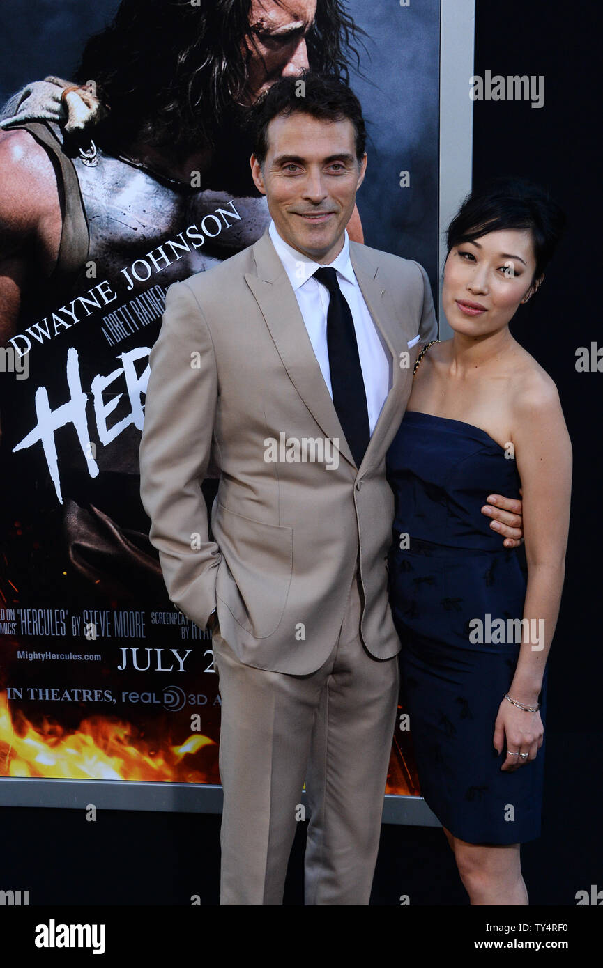 Rufus sewell with girlfriend hi-res stock photography and images - Alamy