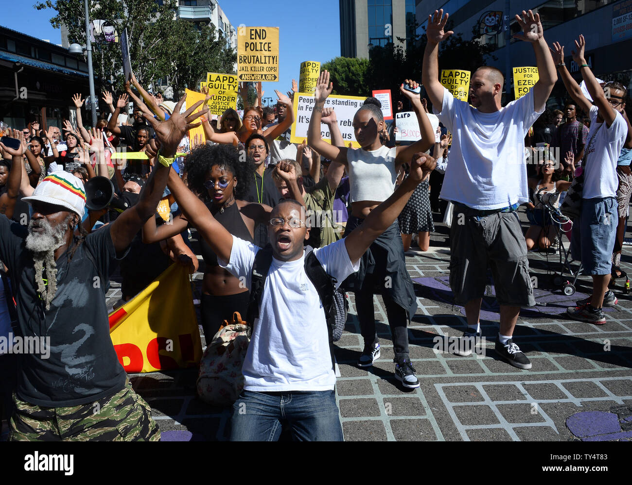 Hands across america protest hi-res stock photography and images - Alamy