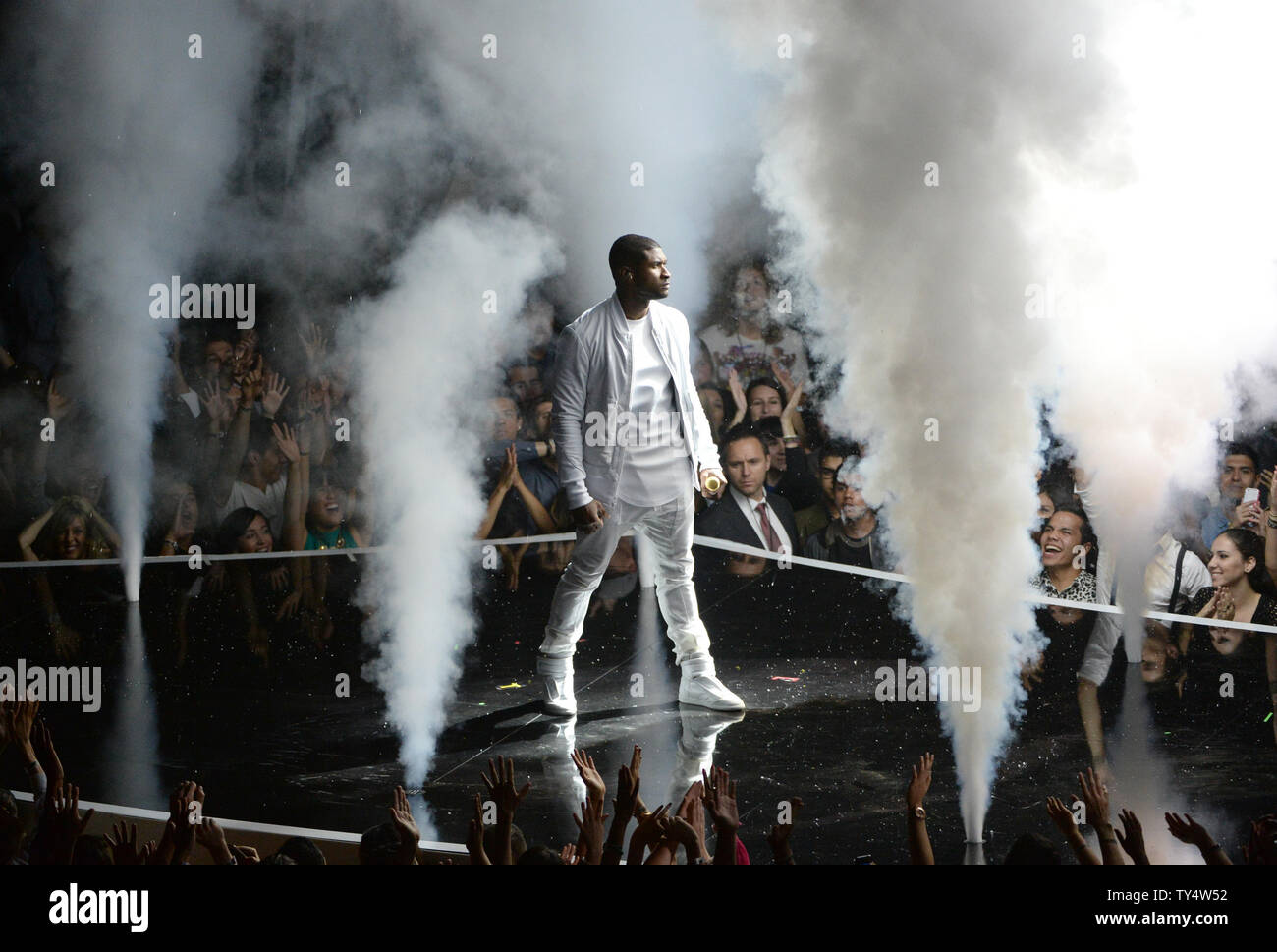 Usher performs at the 2014 MTV Video Music Awards at the Forum in ...