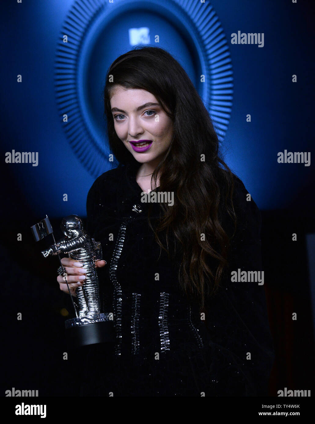 Lorde poses backstage with the award for best rock video during the ...