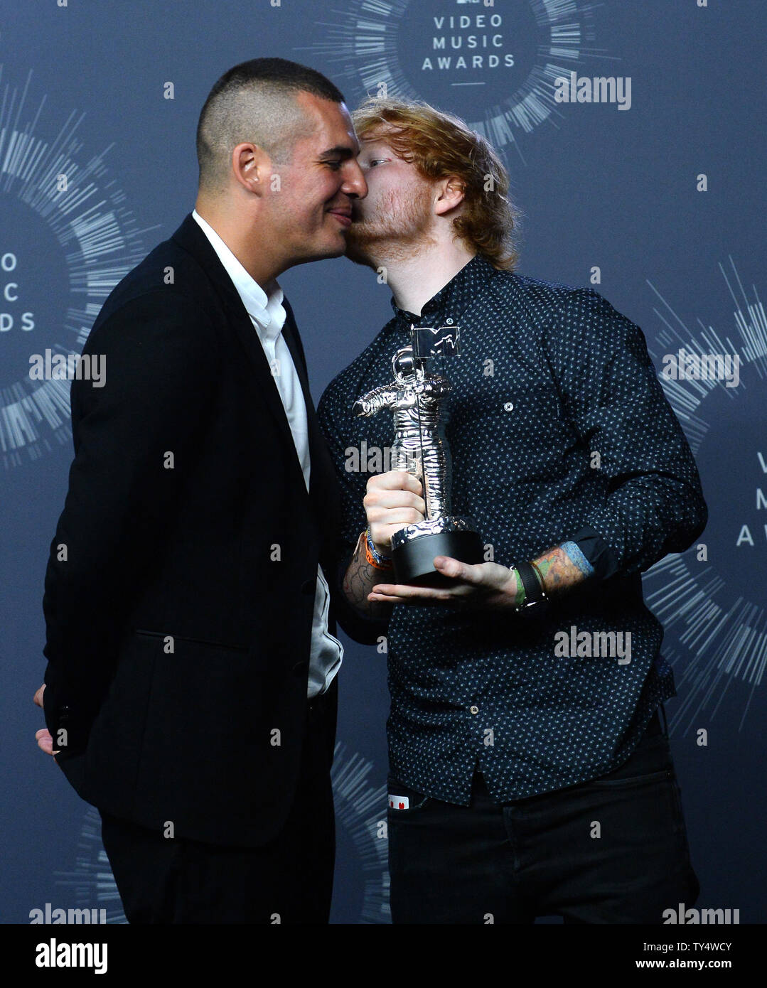 Ed sheeran backstage hi-res stock photography and images - Alamy