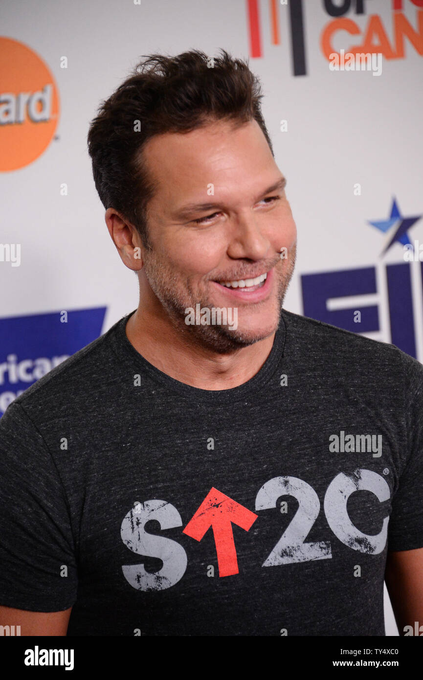 Actor Dane Cook attends the 4th Biennial Stand Up To Cancer fundraiser ...