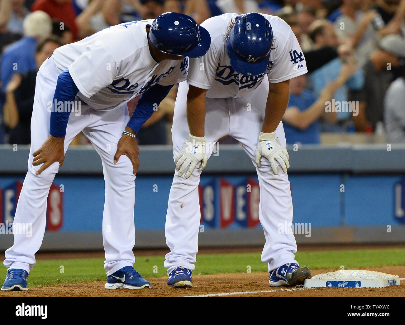 Los angeles dodgers third base coach lorenzo bundy hi-res stock ...