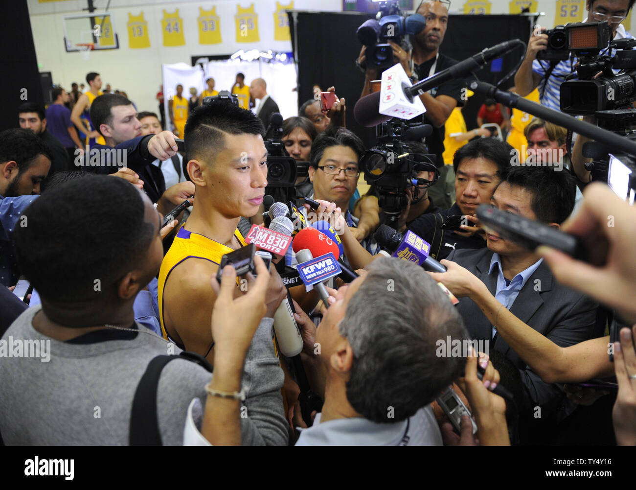 Jeremy lin media day hi-res stock photography and images - Alamy
