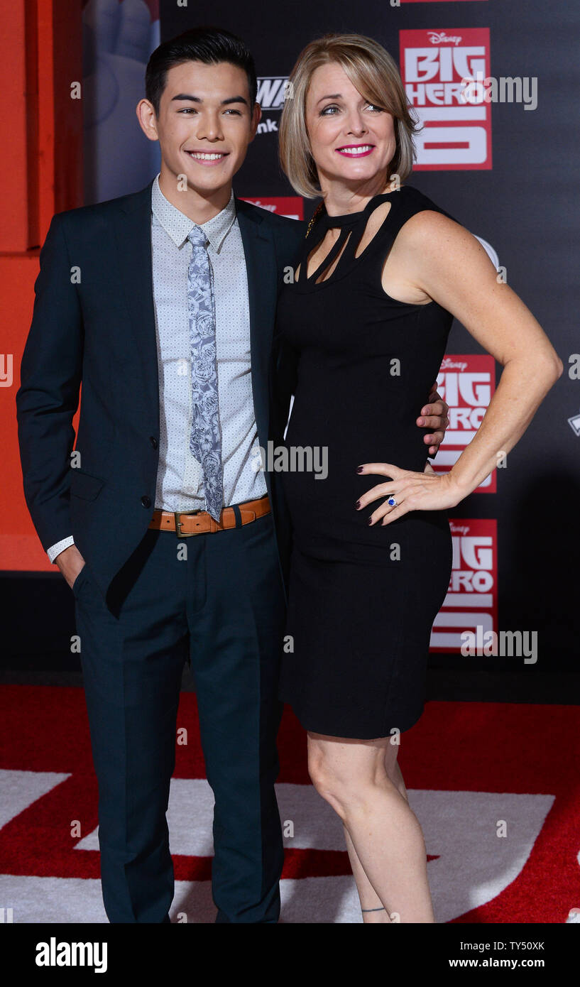 Ryan potter 2014 hi-res stock photography and images - Alamy