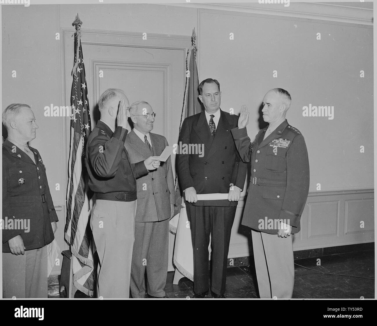 Gen. Dwight Eisenhower swears in Gen. Omar Bradley (right) as Chief of ...