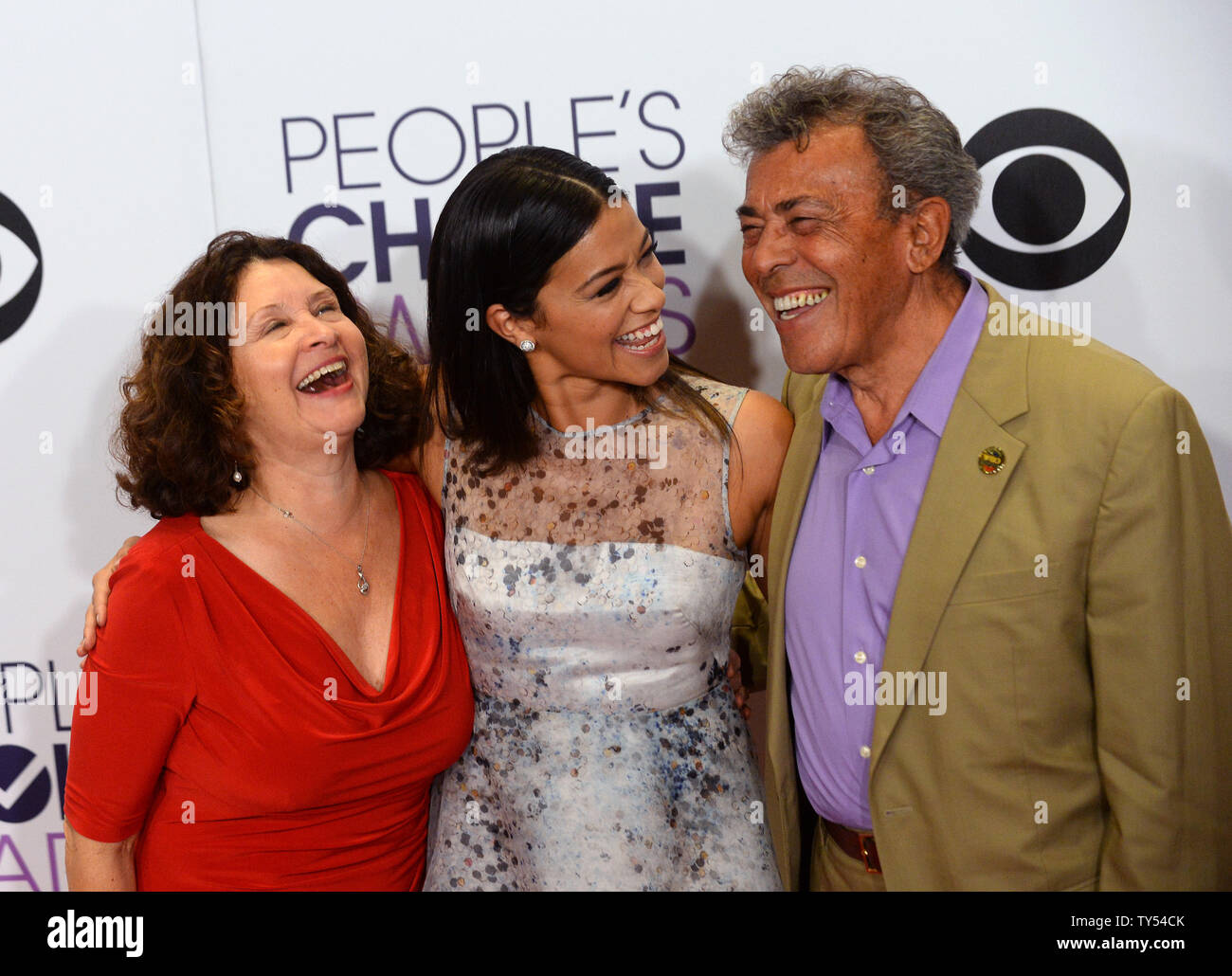 (L-R) Magali Rodriguez, actress Gina Rodriguez and boxing referee ...