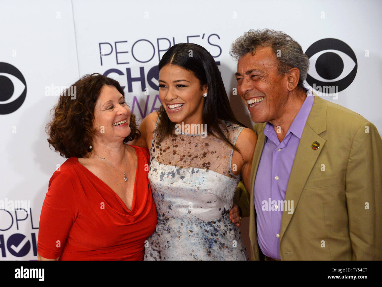 (L-R) Magali Rodriguez, actress Gina Rodriguez and boxing referee ...