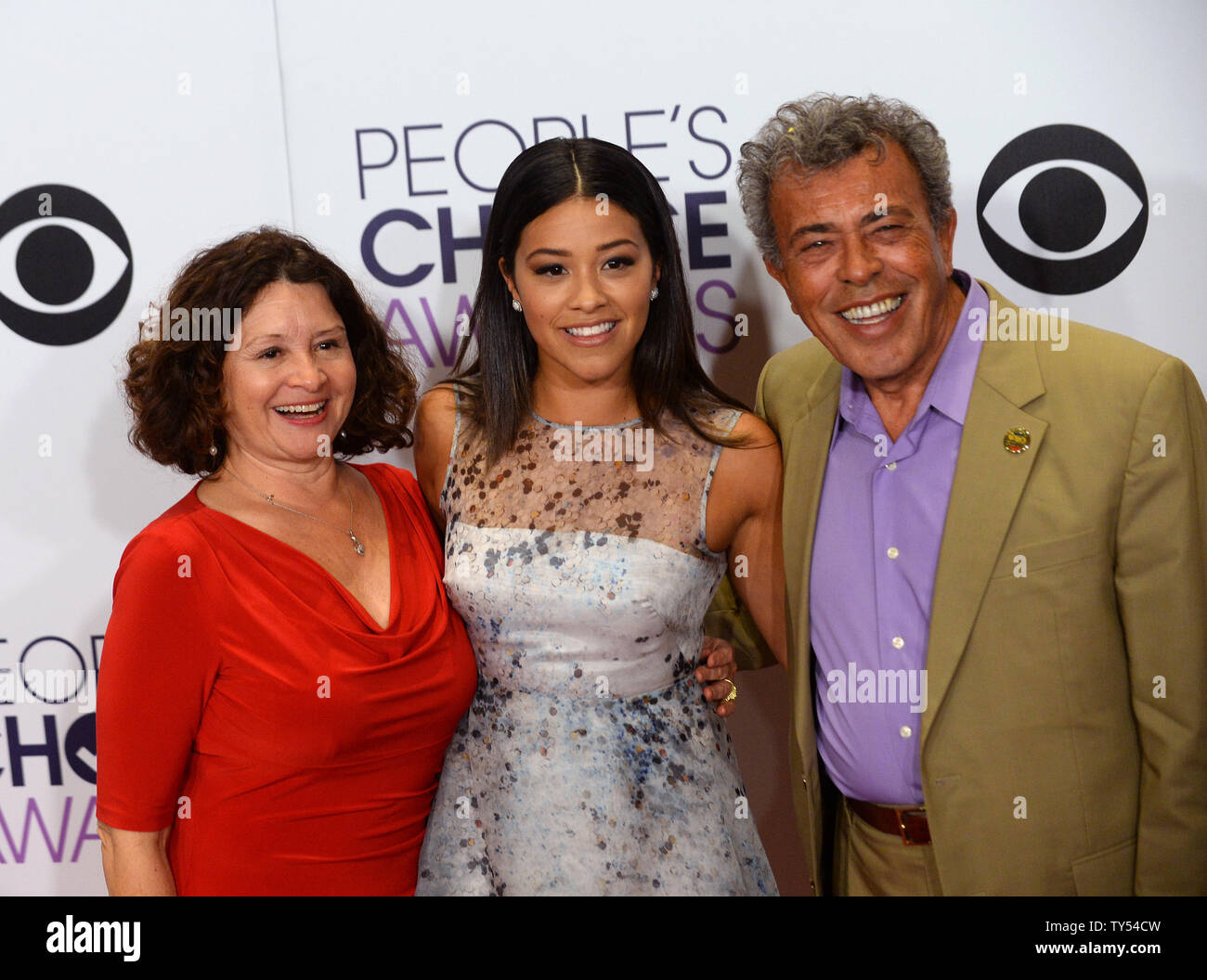 (L-R) Magali Rodriguez, actress Gina Rodriguez and boxing referee ...