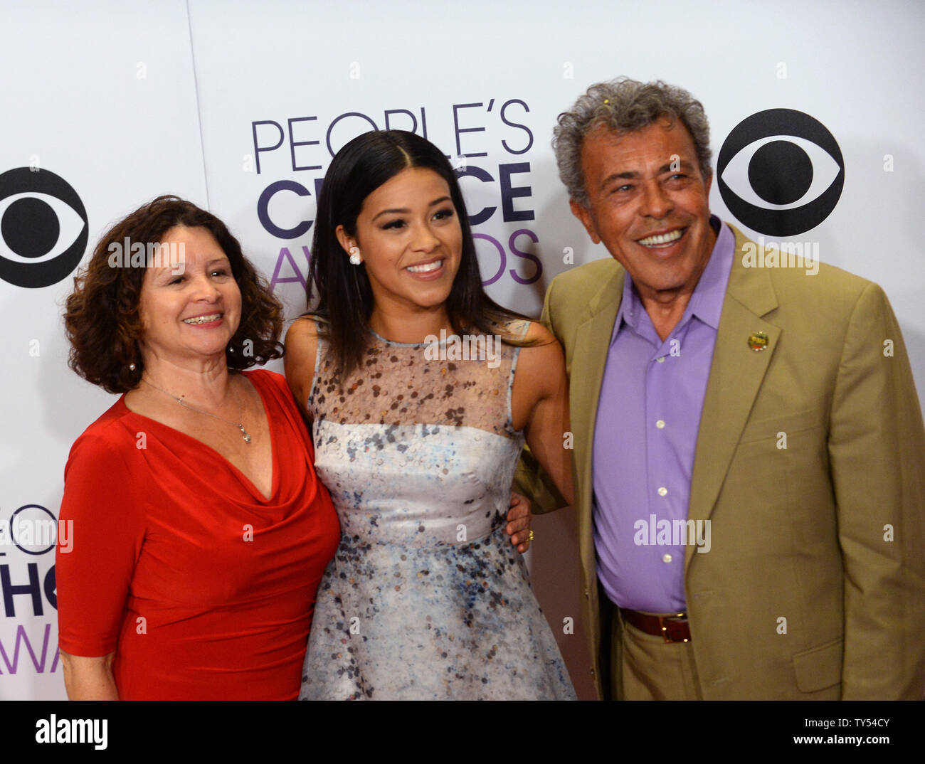 (L-R) Magali Rodriguez, actress Gina Rodriguez and boxing referee ...