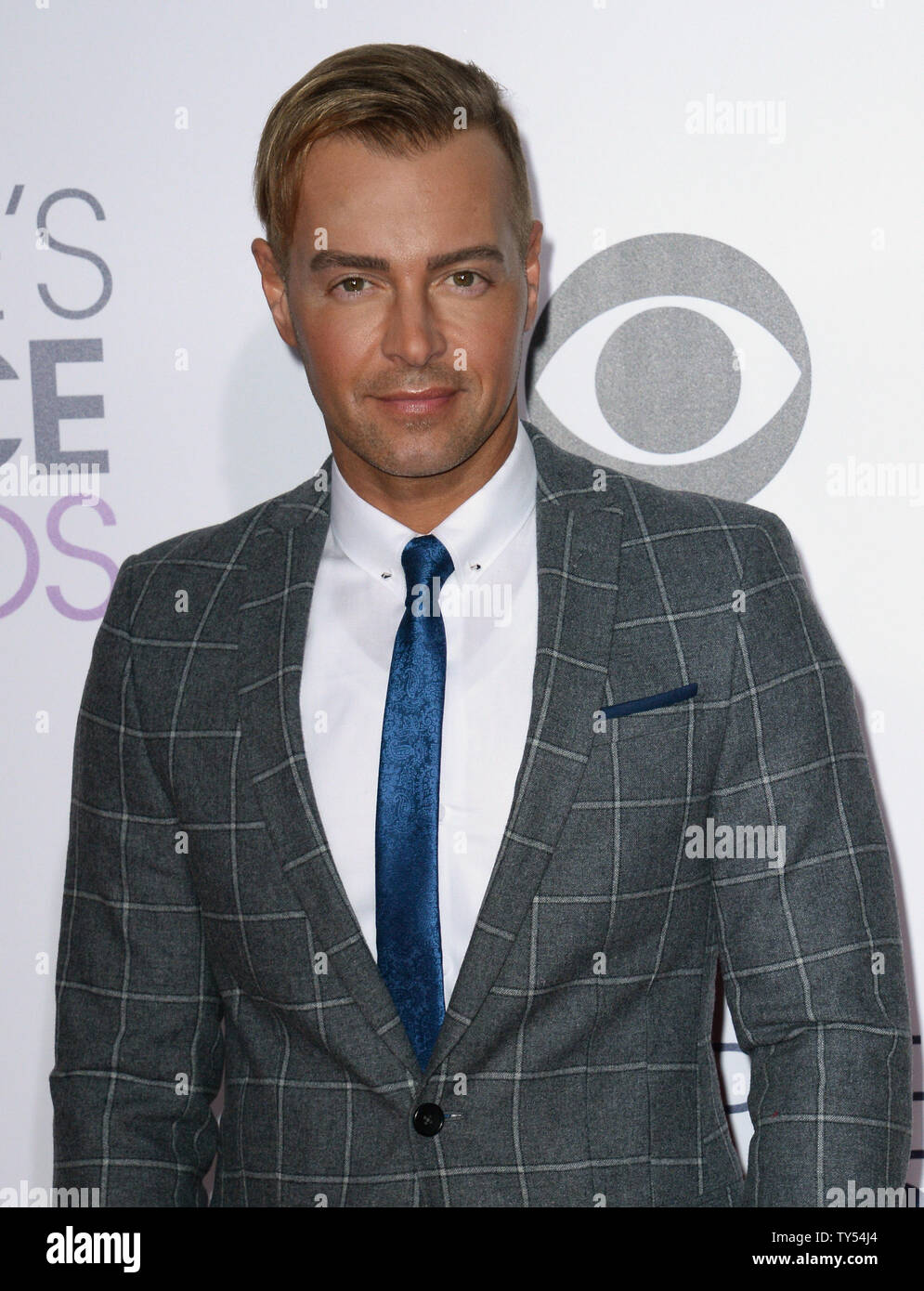 Actor Joey Lawrence arrives for the 41st annual People's Choice Awards ...