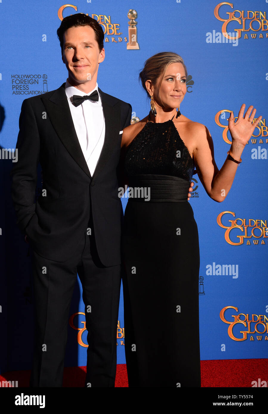 Actotrs Benedict Cumberbatch and Jennifer Anistonin pose in the press ...