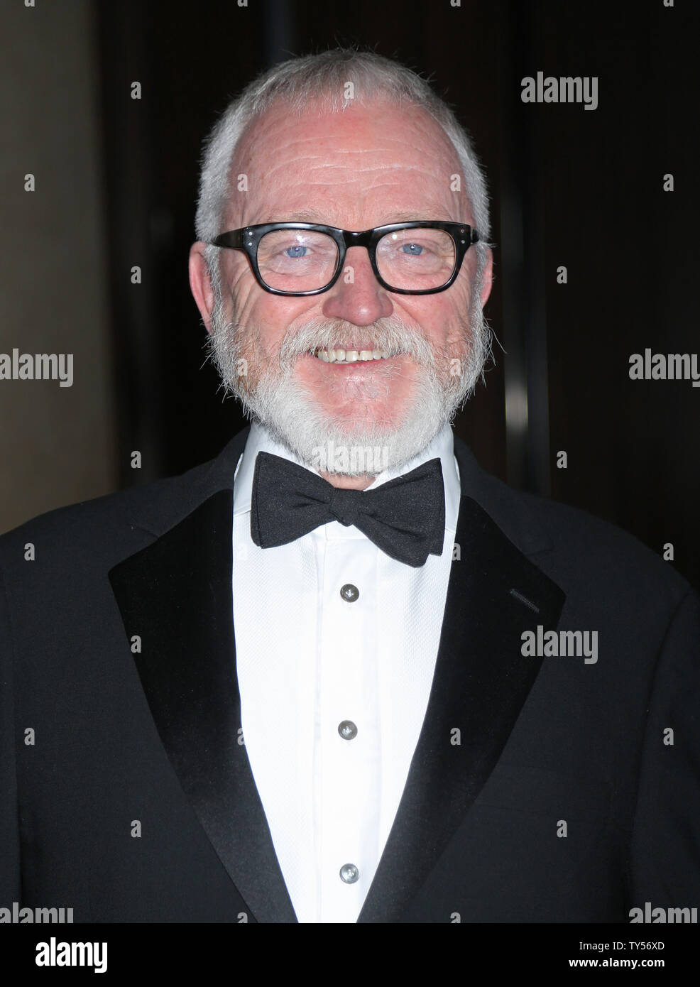 Bill Groom arrives on the red carpet of the 19th Annual Art Directors ...