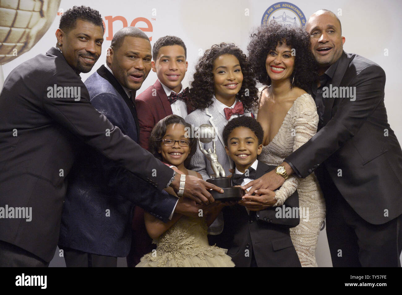 Cast of black ish hi-res stock photography and images - Alamy