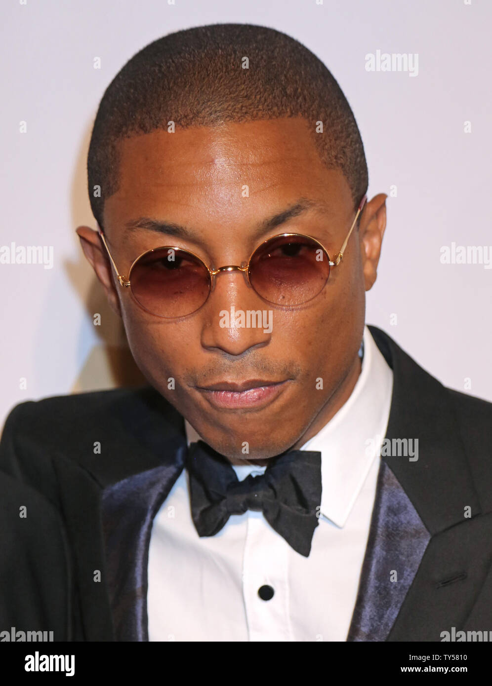 Pharrell williams grammys hi-res stock photography and images - Alamy
