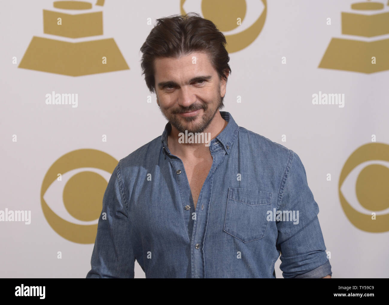 Juanes 2015 grammy hi-res stock photography and images - Alamy