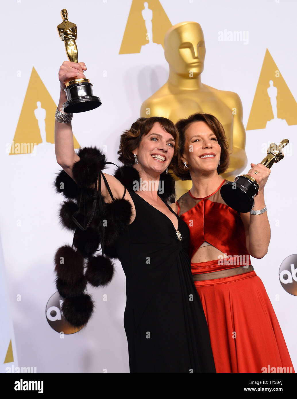 Ellen Goosenberg Kent and Dana Perry, winners of Best Documentary Short ...