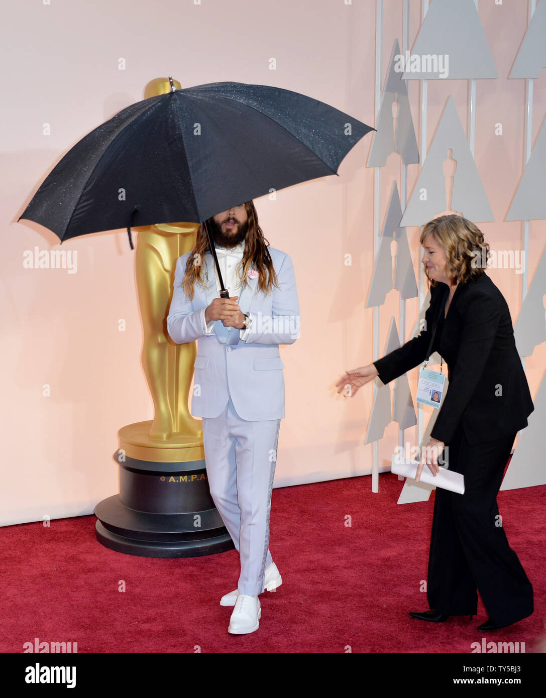 Jared Leto arrives on the red carpet at the 87th Academy Awards at the ...