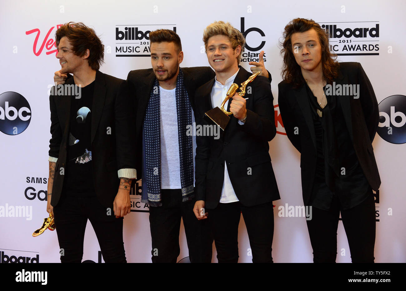 Musical group One Direction poses backstage with the awards for Top ...