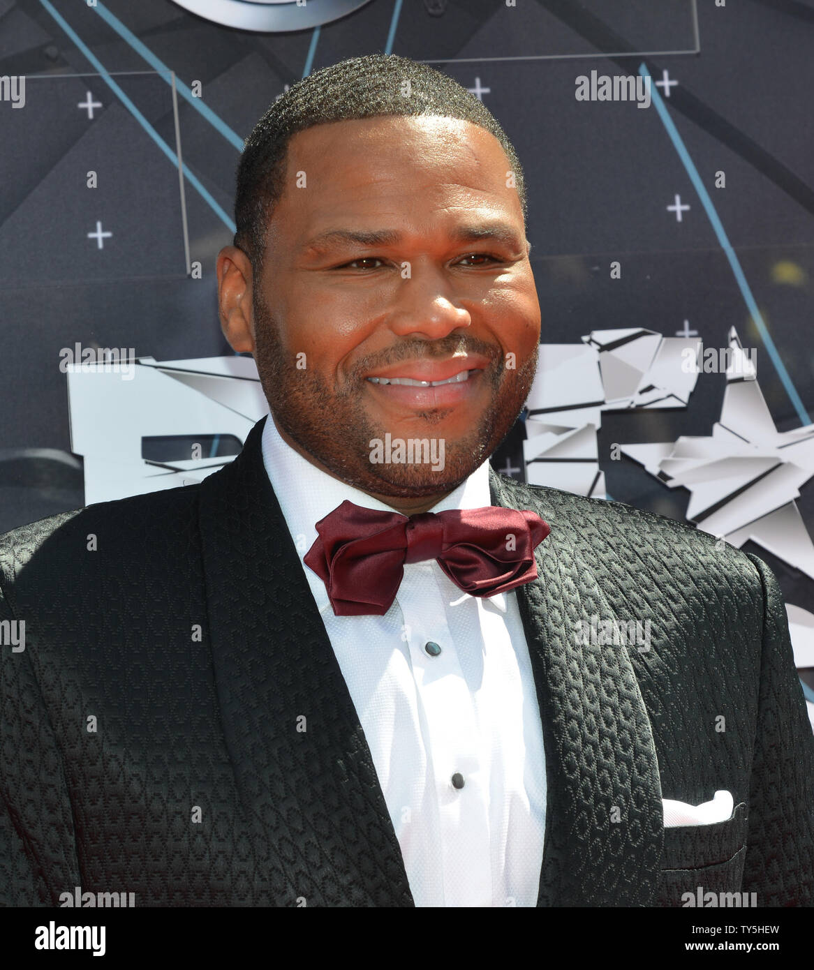 Actor Anthony Anderson attends the 15th annual BET Awards at Microsoft ...