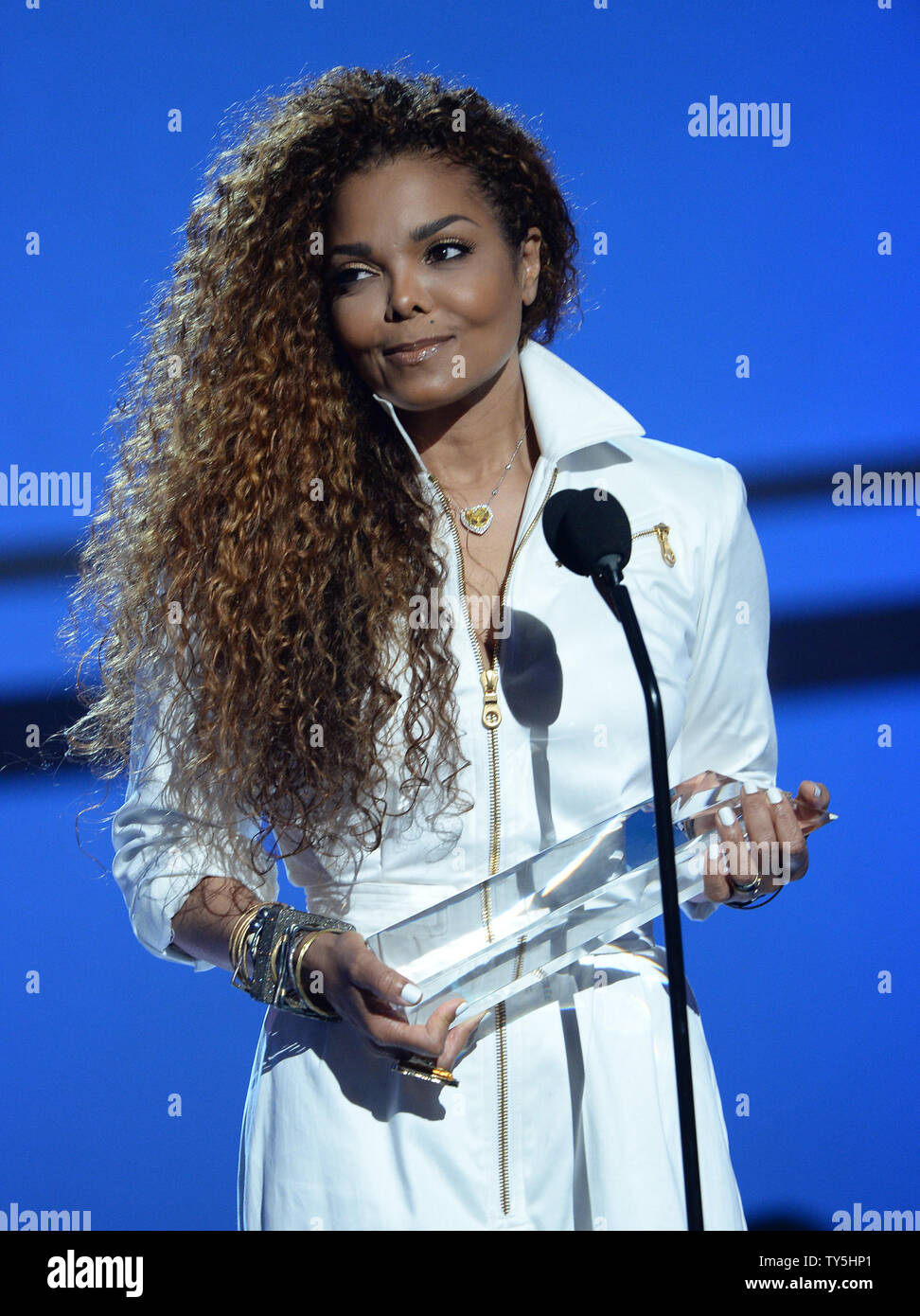 Janet Jackson accepts the Ultimate Icon: Music Dance Visual award ...